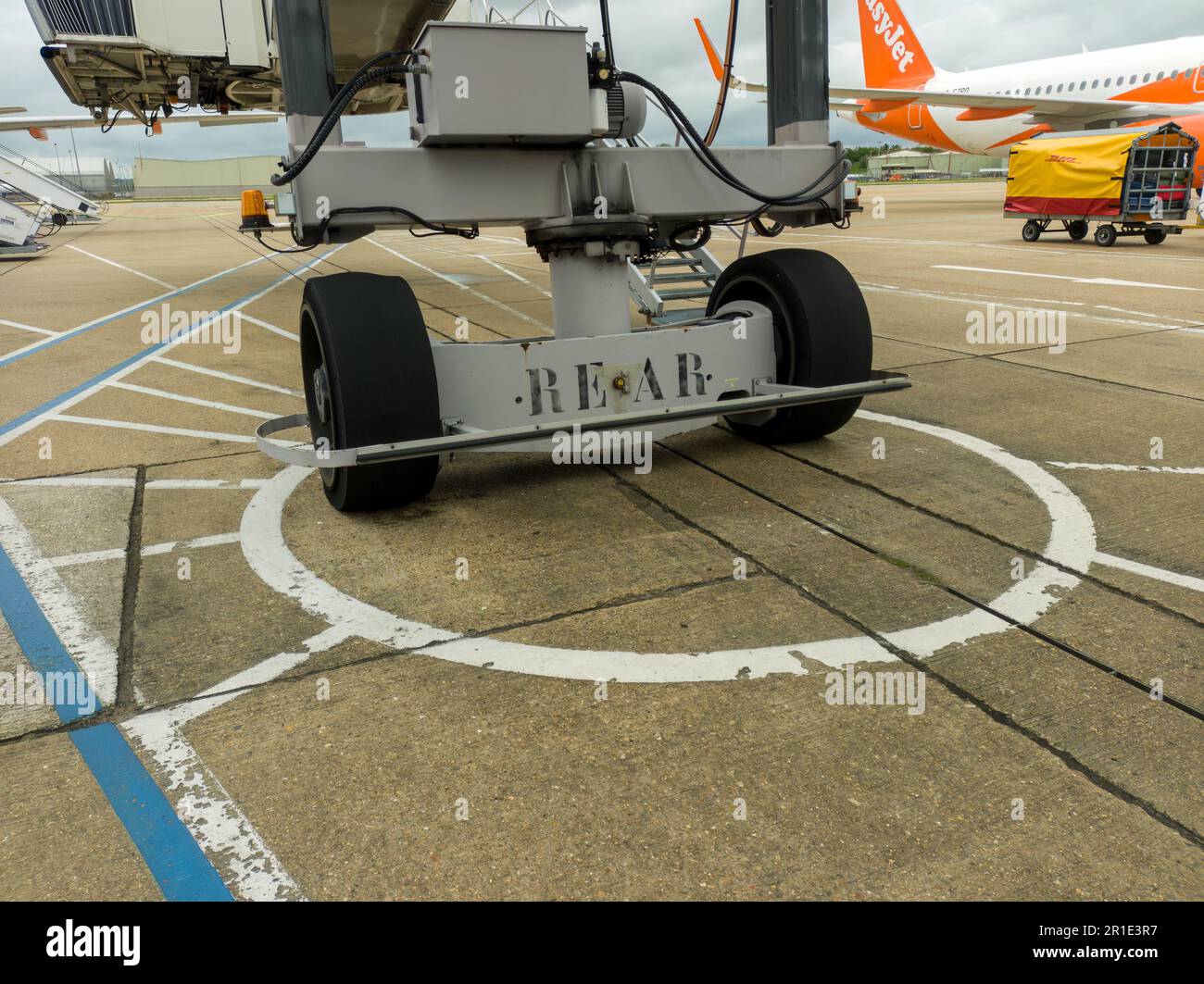 The wheels of an airbridge at Gatwick Airport in Sussex, UK Stock Photo ...