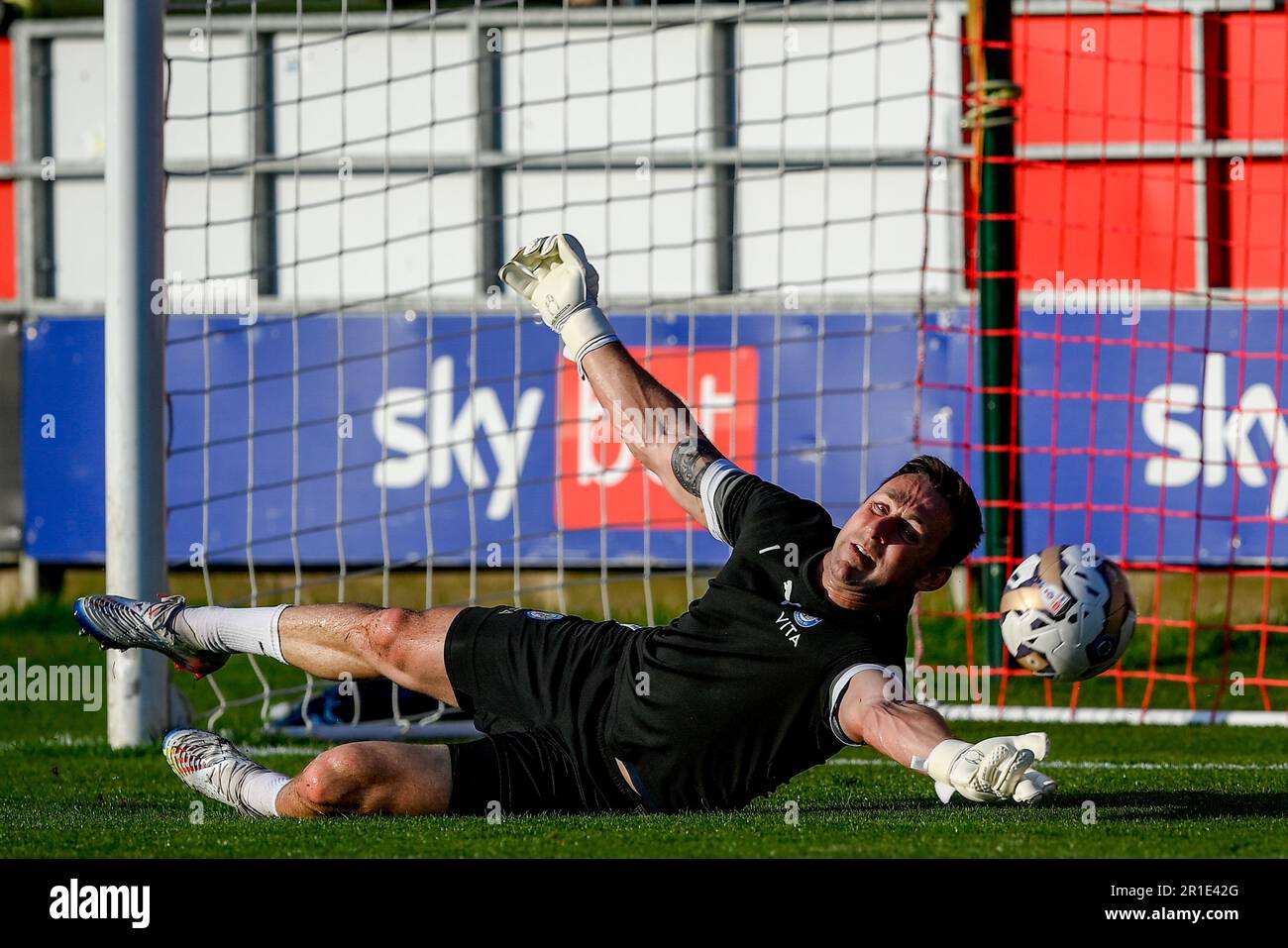 Ben Hinchliffe #1 of Stockport County pre-match warm up ahead of the ...