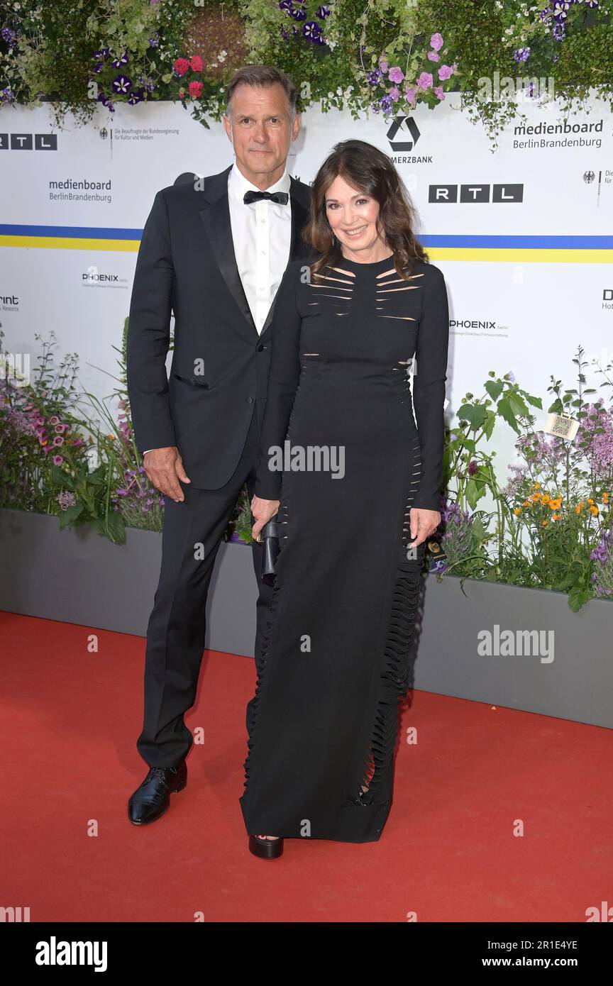 Berlin, Deutschland. 12th May, 2023. Iris Berben mit Partner Heiko ...