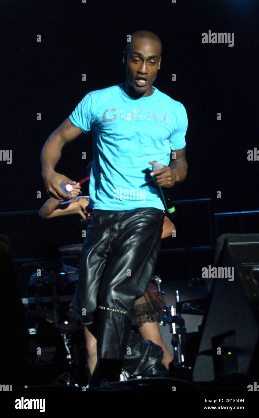 Singer simon webbe hi-res stock photography and images - Alamy
