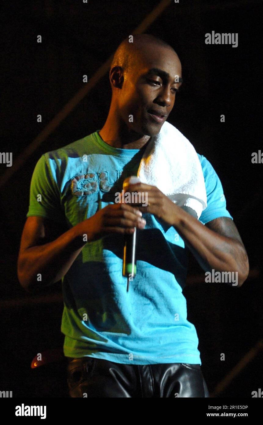 Singer simon webbe hi-res stock photography and images - Alamy