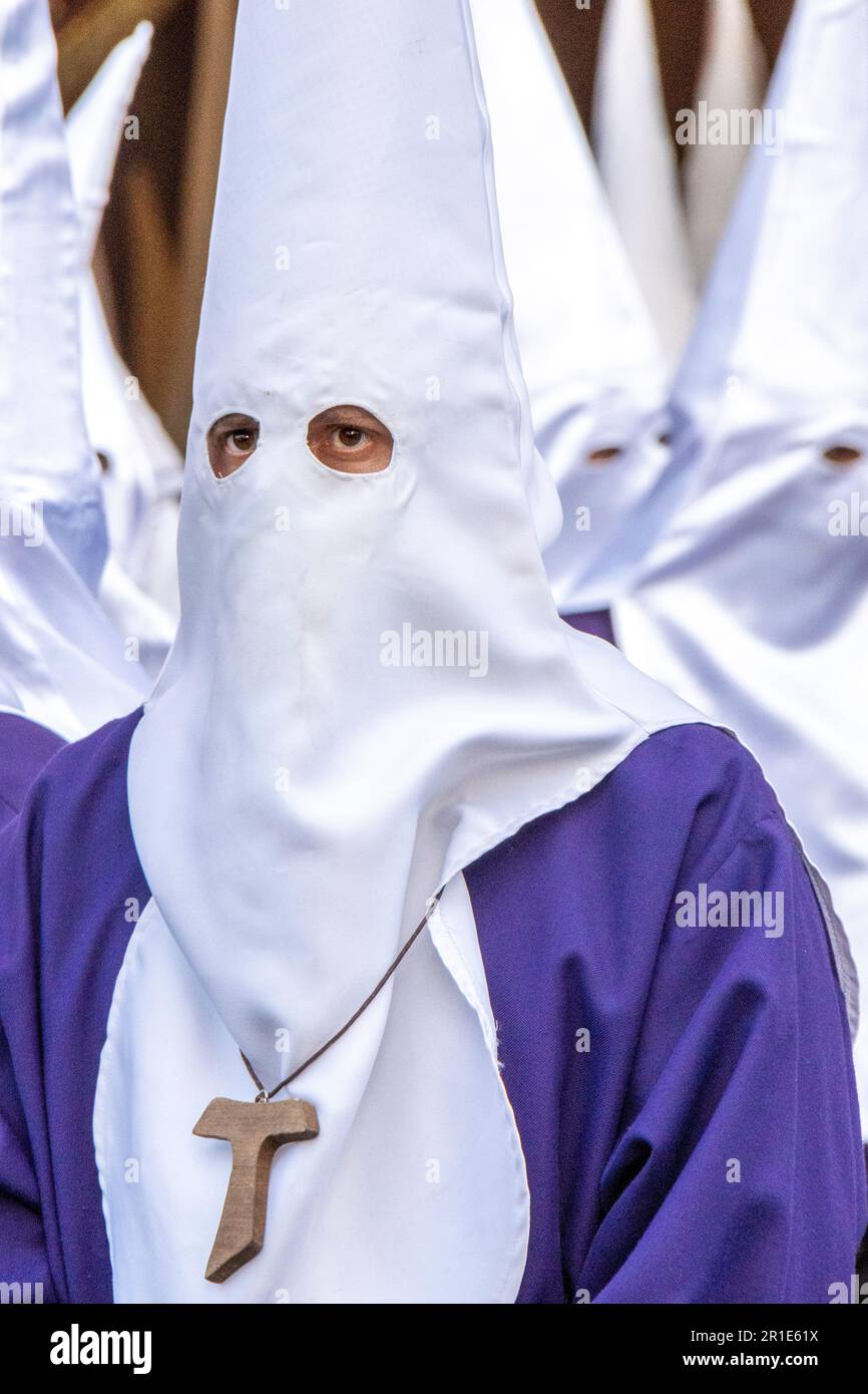 A member of the Cofradía del Santísimo Cristo de la Expiración y del ...