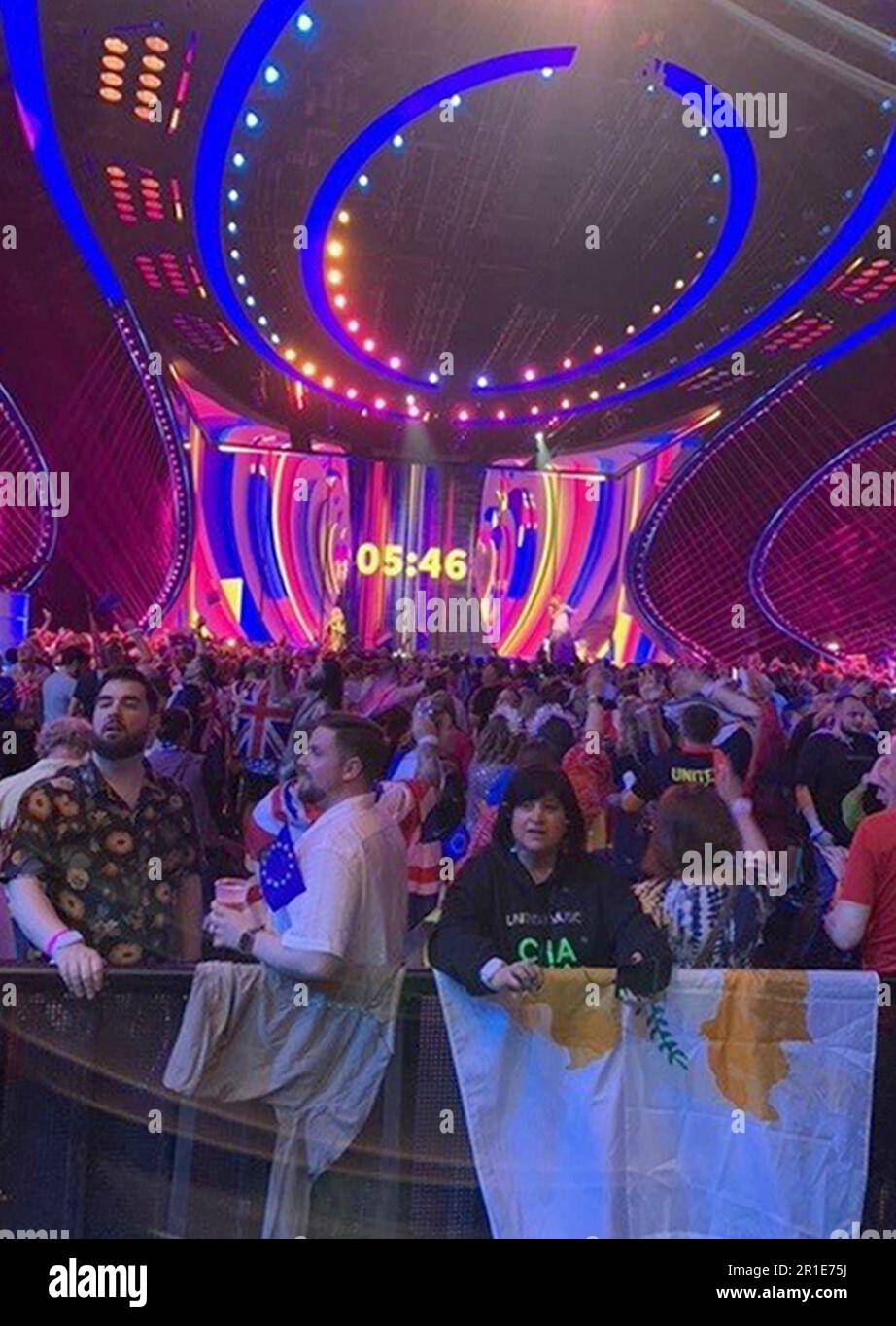 The crowd watching the countdown before the start of the grand final ...