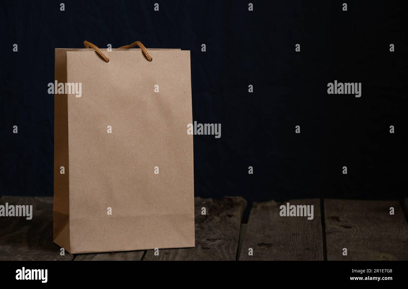 Paper shopping bag text hi-res stock photography and images - Alamy