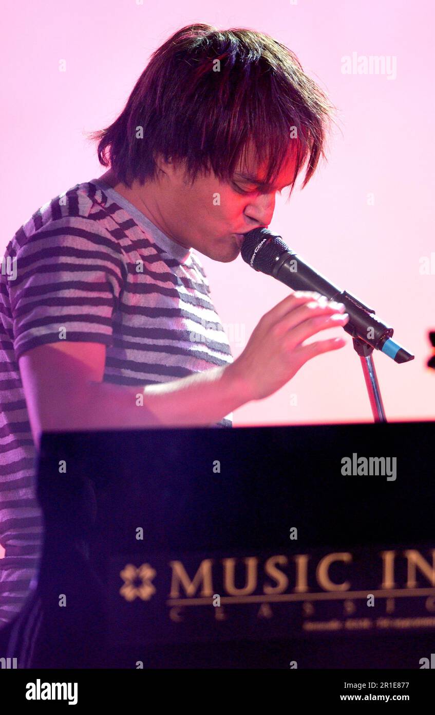 Jamie cullum pointless nostalgic hi-res stock photography and images ...