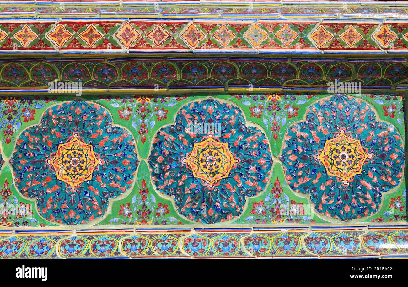 Old bangkok temple wall detail hi-res stock photography and images - Alamy