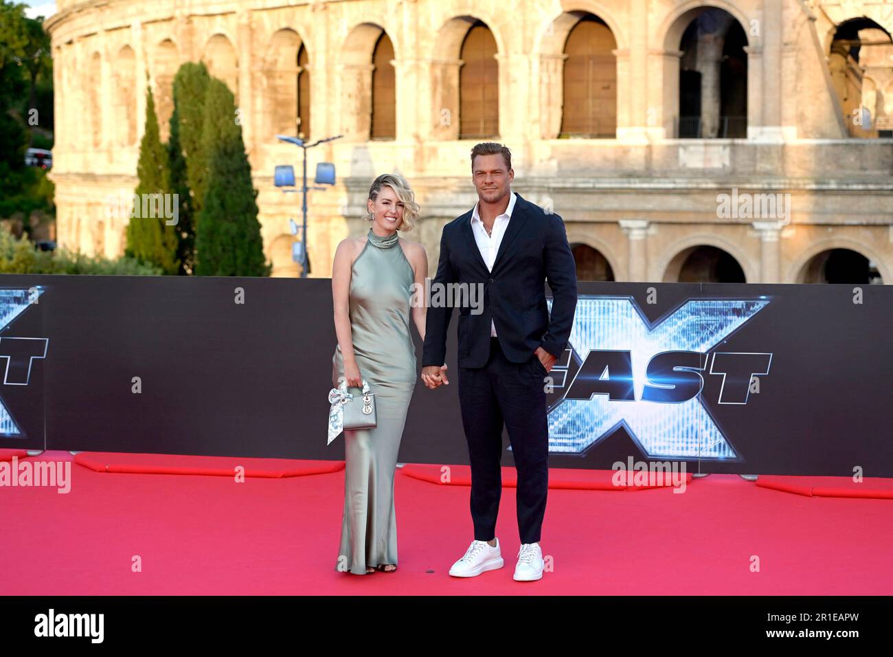 Rom, Italien. 12th May, 2023. Alan Ritchson mit Ehefrau Catherine ...
