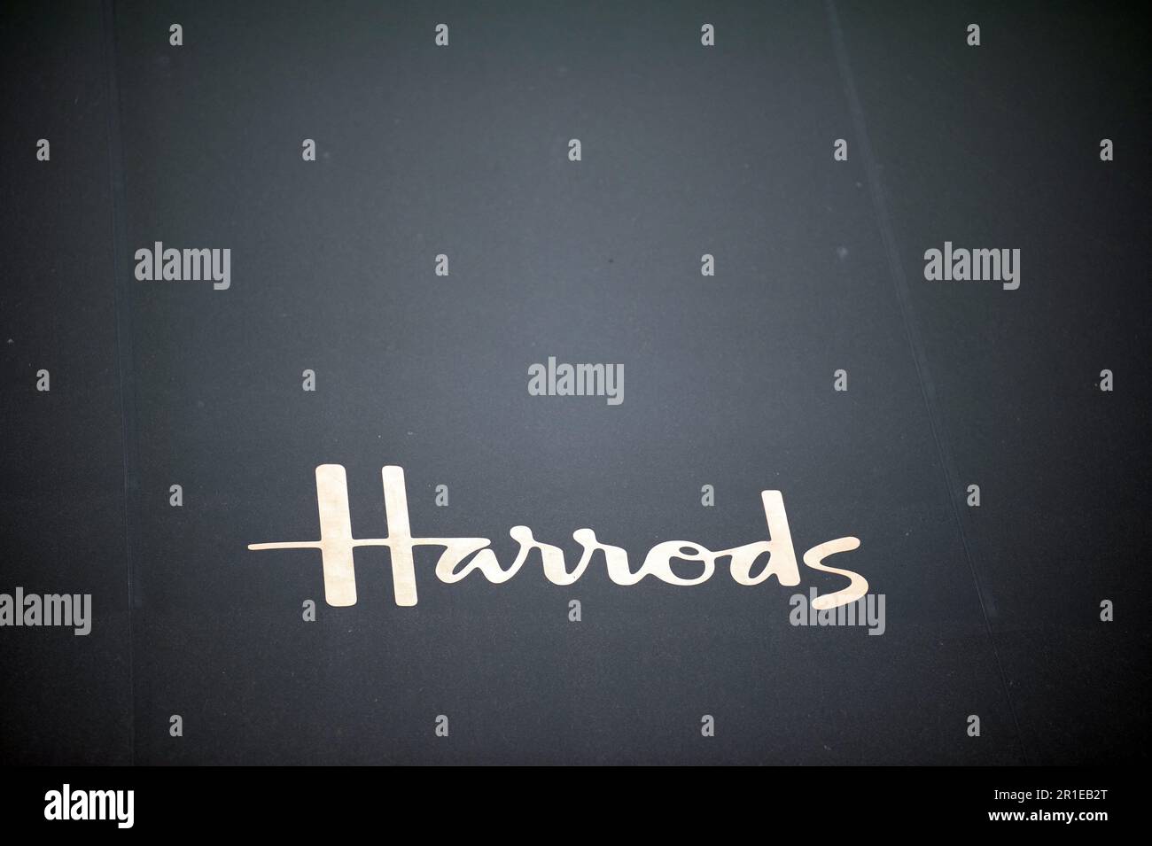 Harrods store illustration hi-res stock photography and images - Alamy