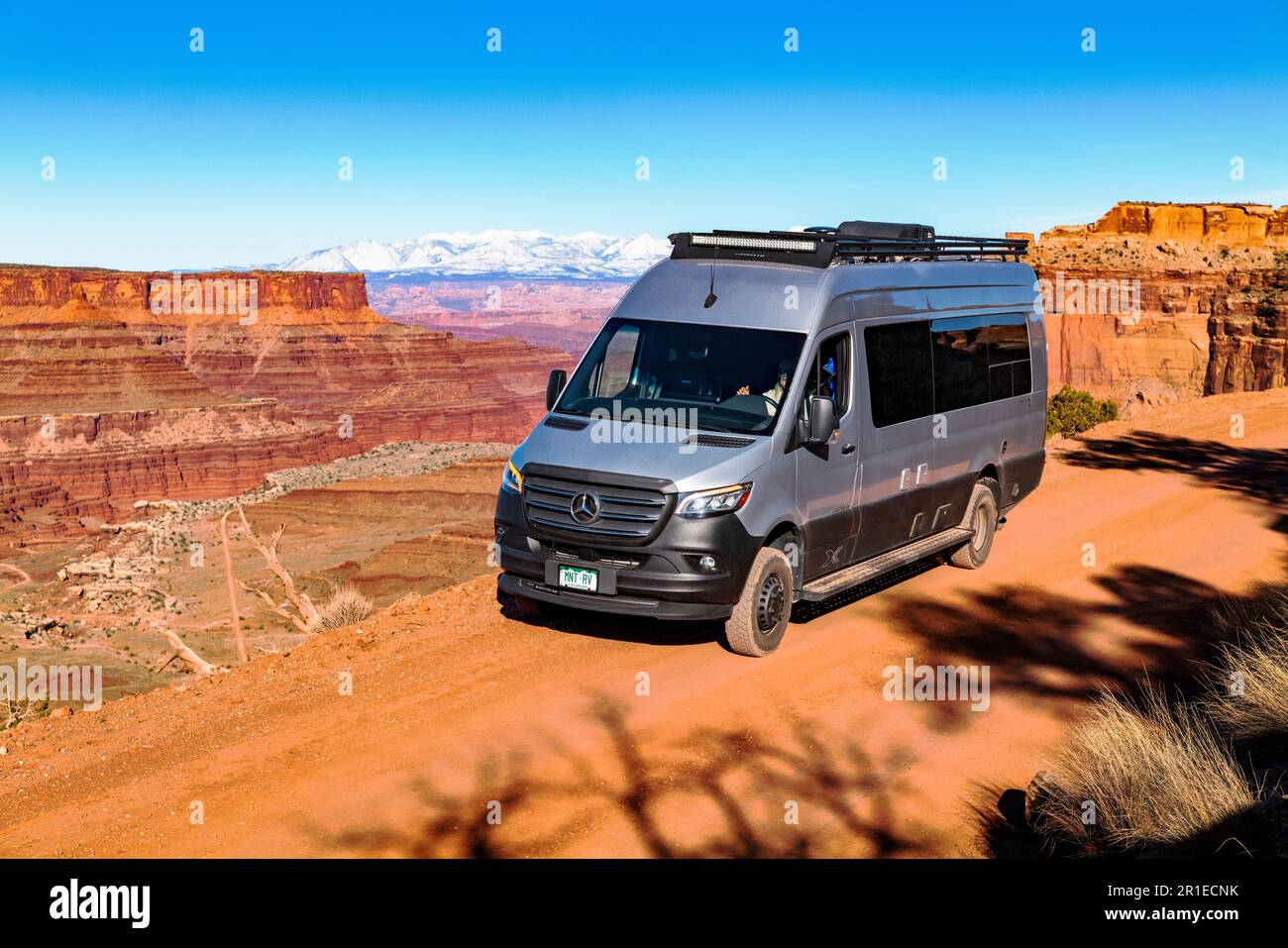 Airstream Interstate 24X 4WD campervan navigating the steep & narrow ...