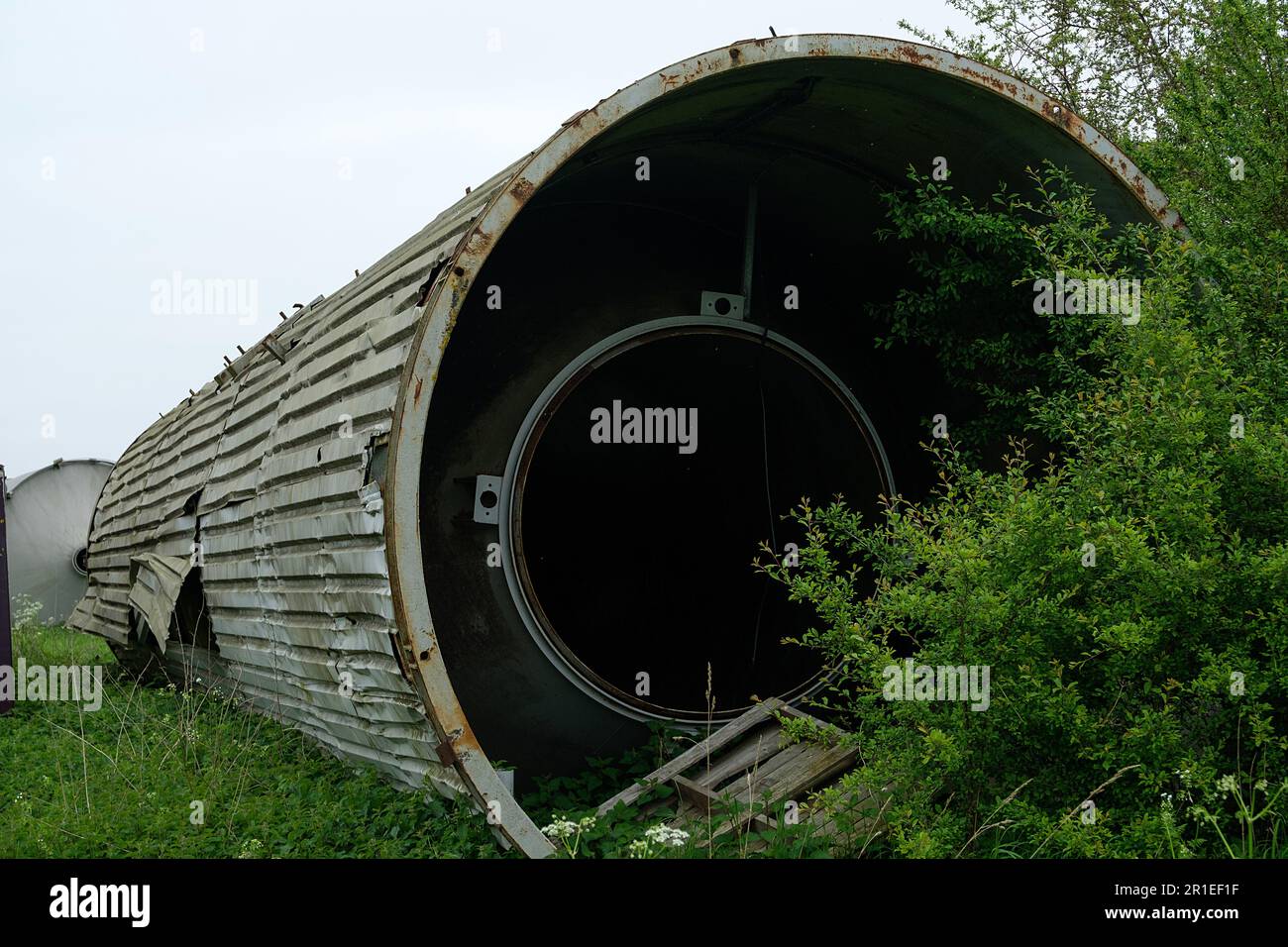 Abandoned silos at Heygates Mill, Bugbrooke, Northamptonshire Stock ...