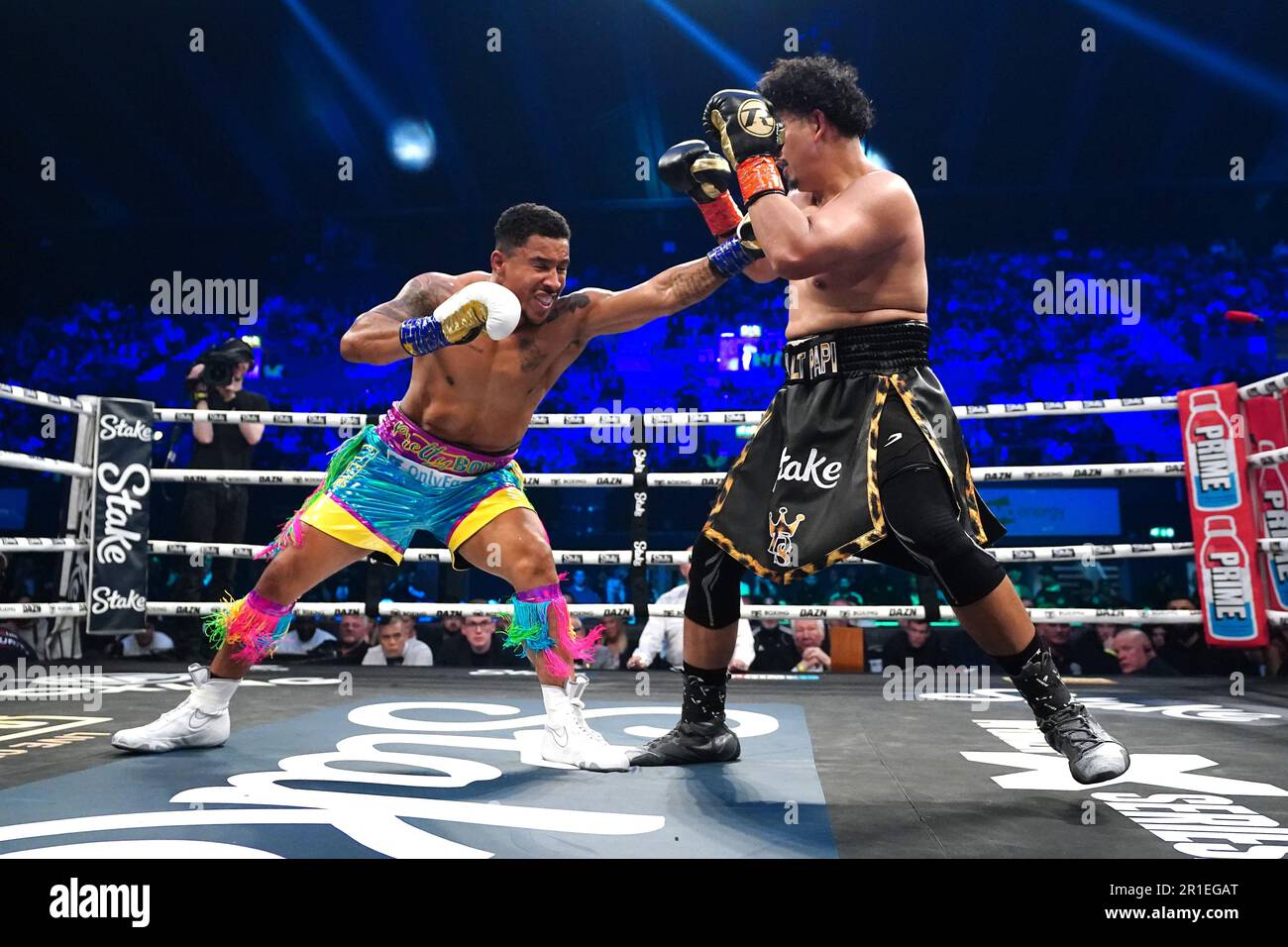 Anthony Taylor (left) and Salt Papi in action in the Cruiserweight bout ...
