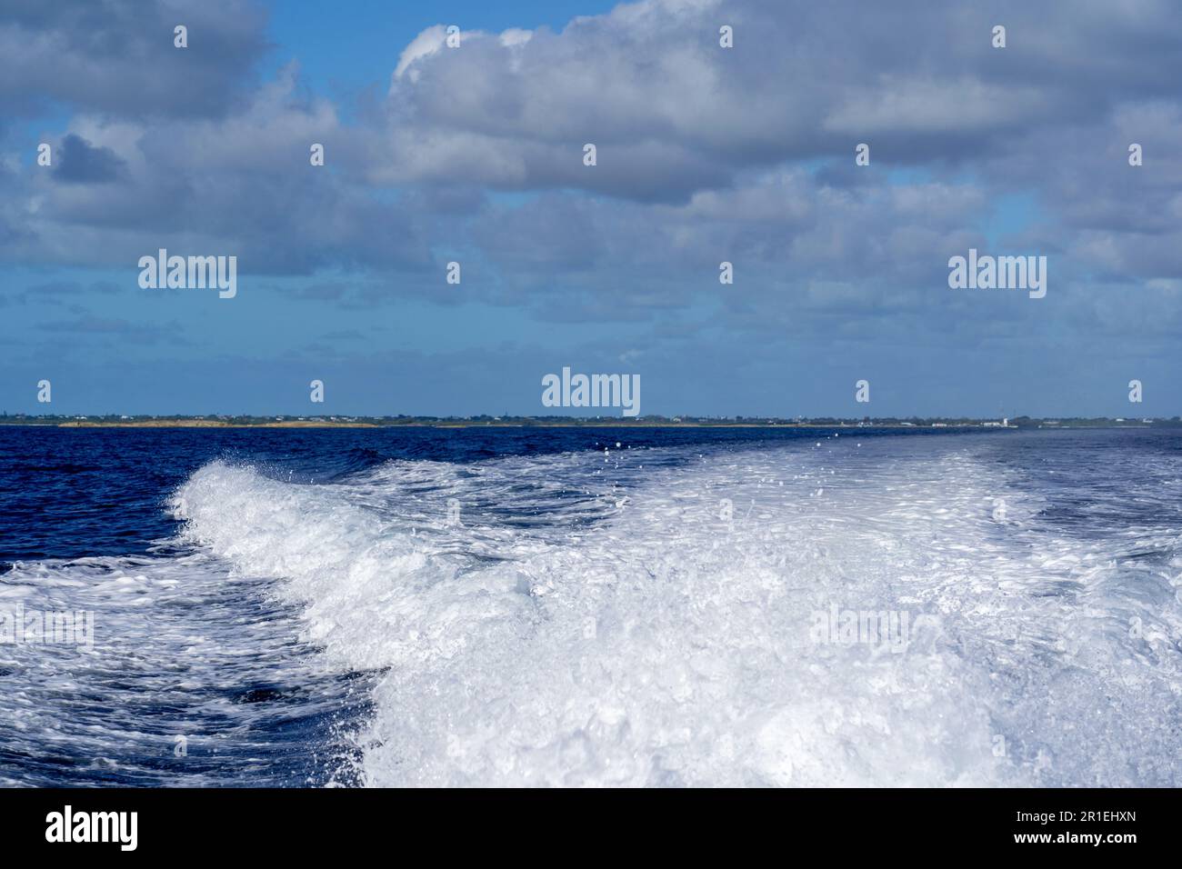 Wake of a boat hi-res stock photography and images - Alamy