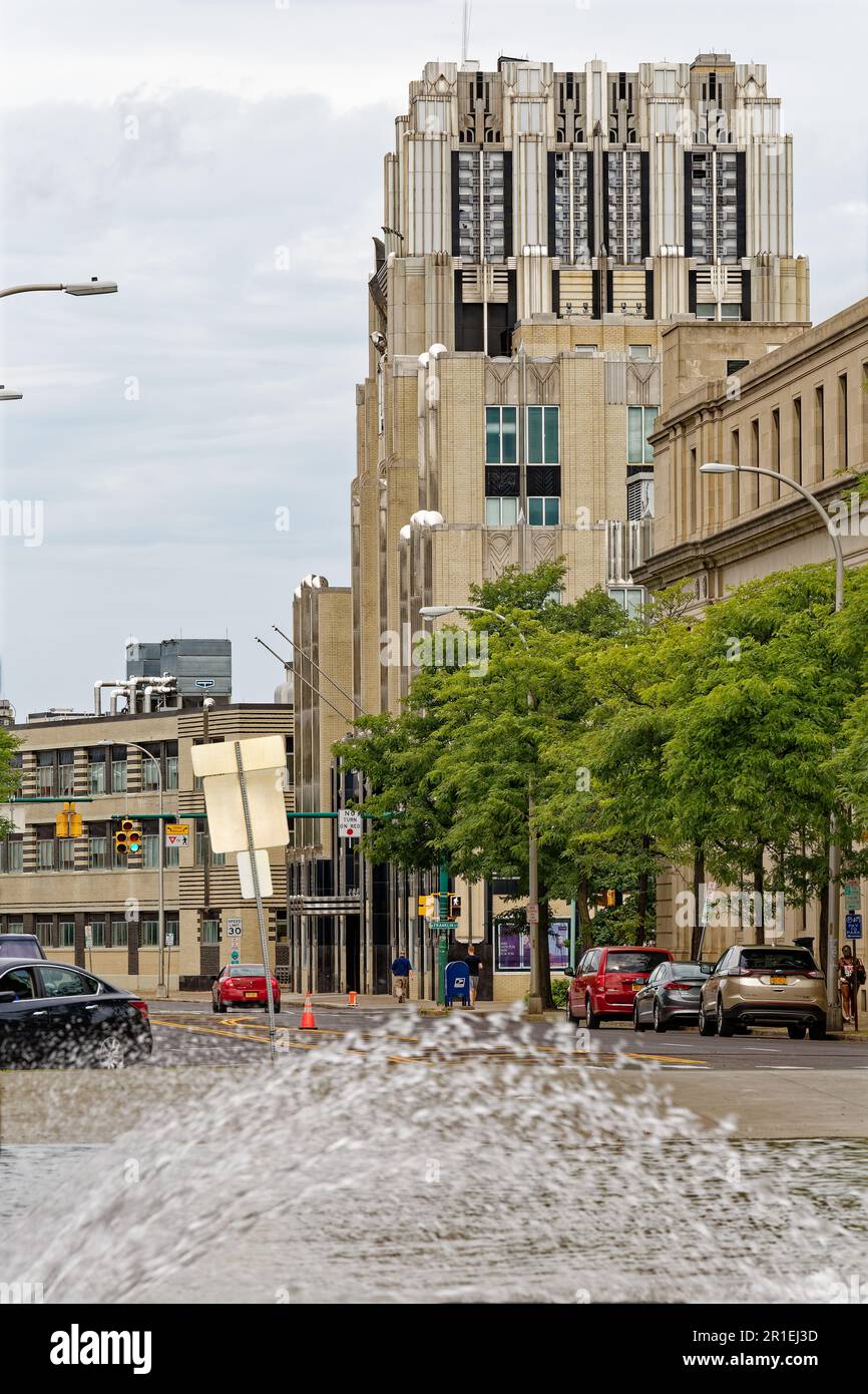Niagara Mohawk Building, viewed from Clinton Square's fountain. The Art ...