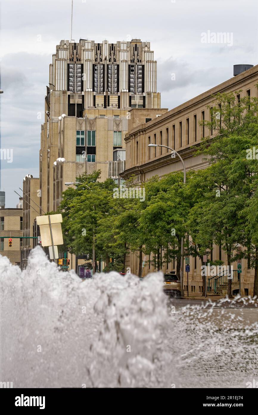 Niagara Mohawk Building, viewed from Clinton Square's fountain. The Art ...