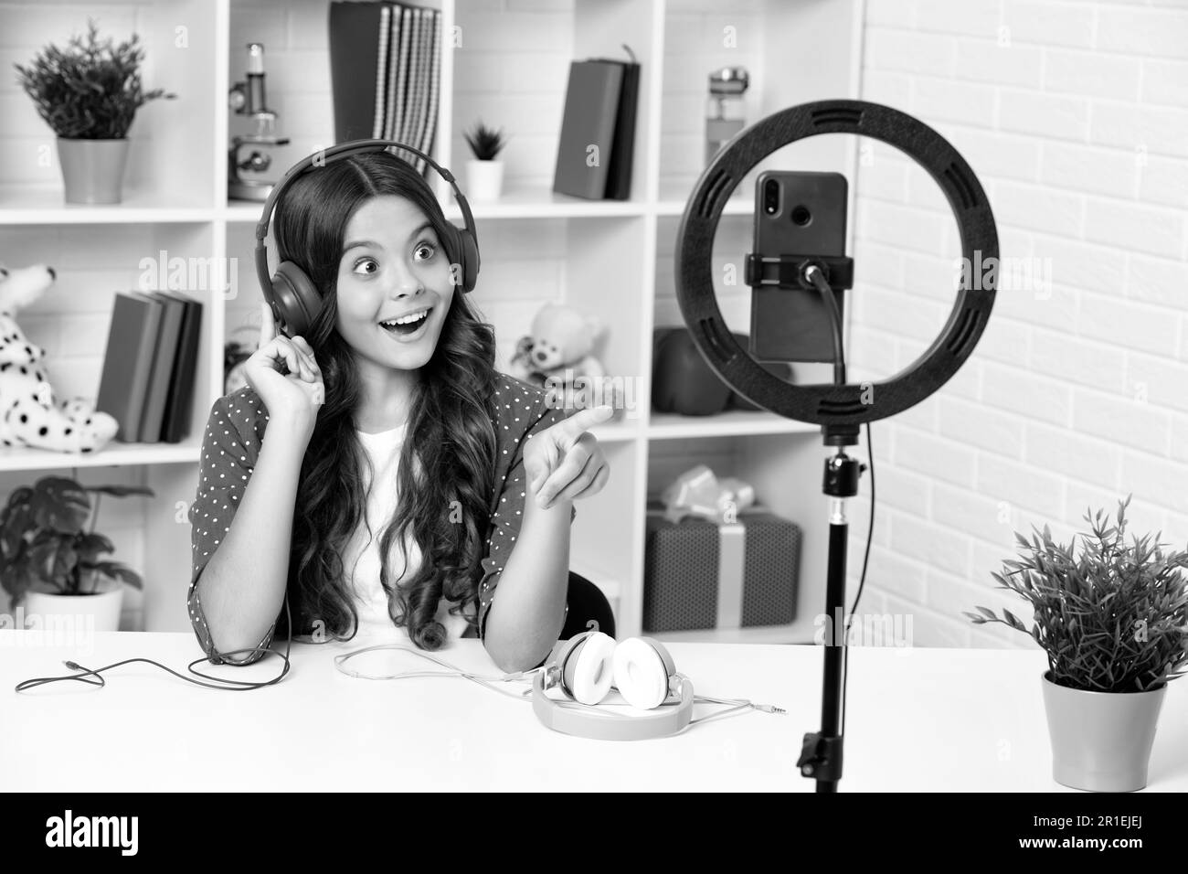 Teenage girl blogger making video, child vlogger influencer record ...