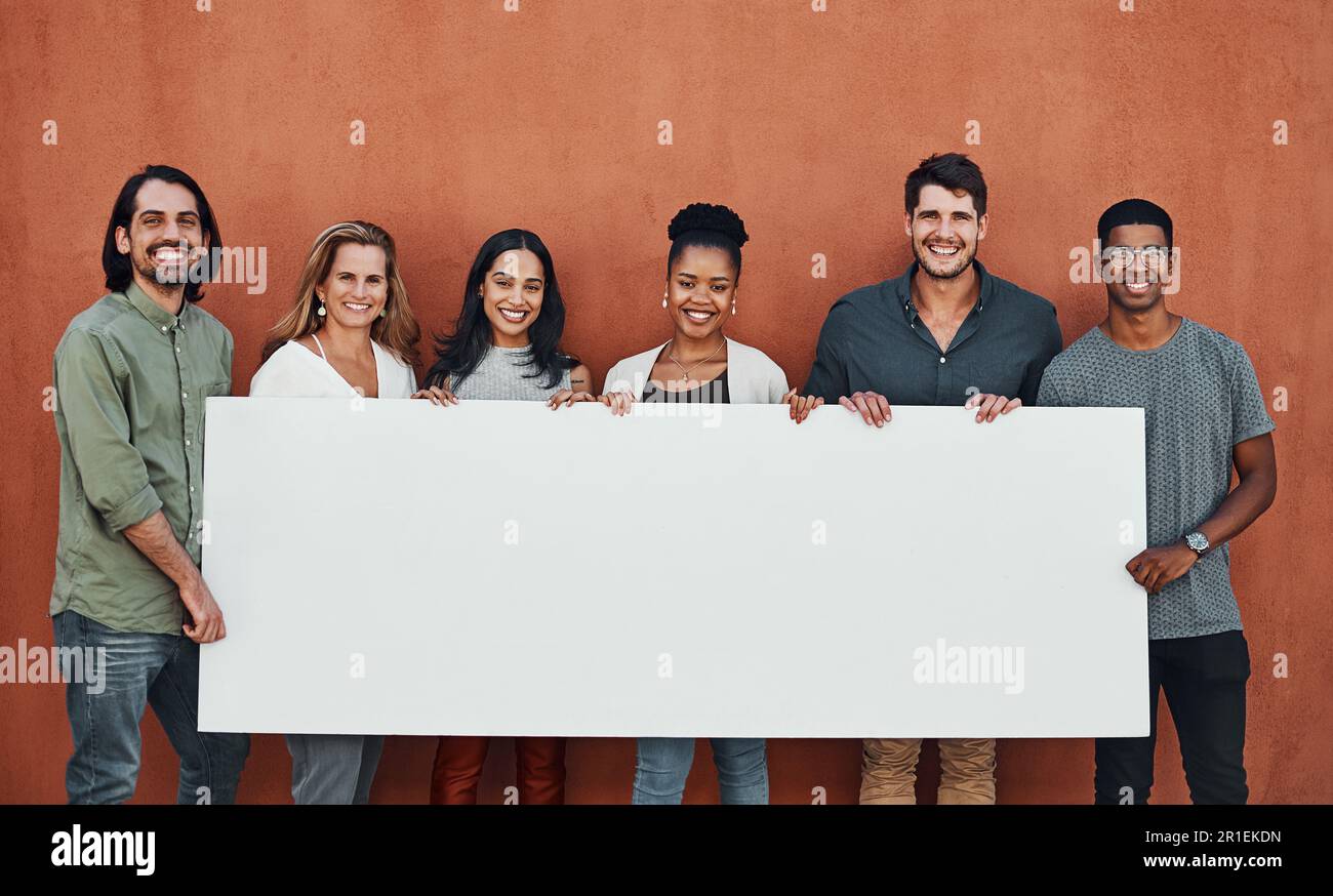 Team holding cheque hi-res stock photography and images - Alamy
