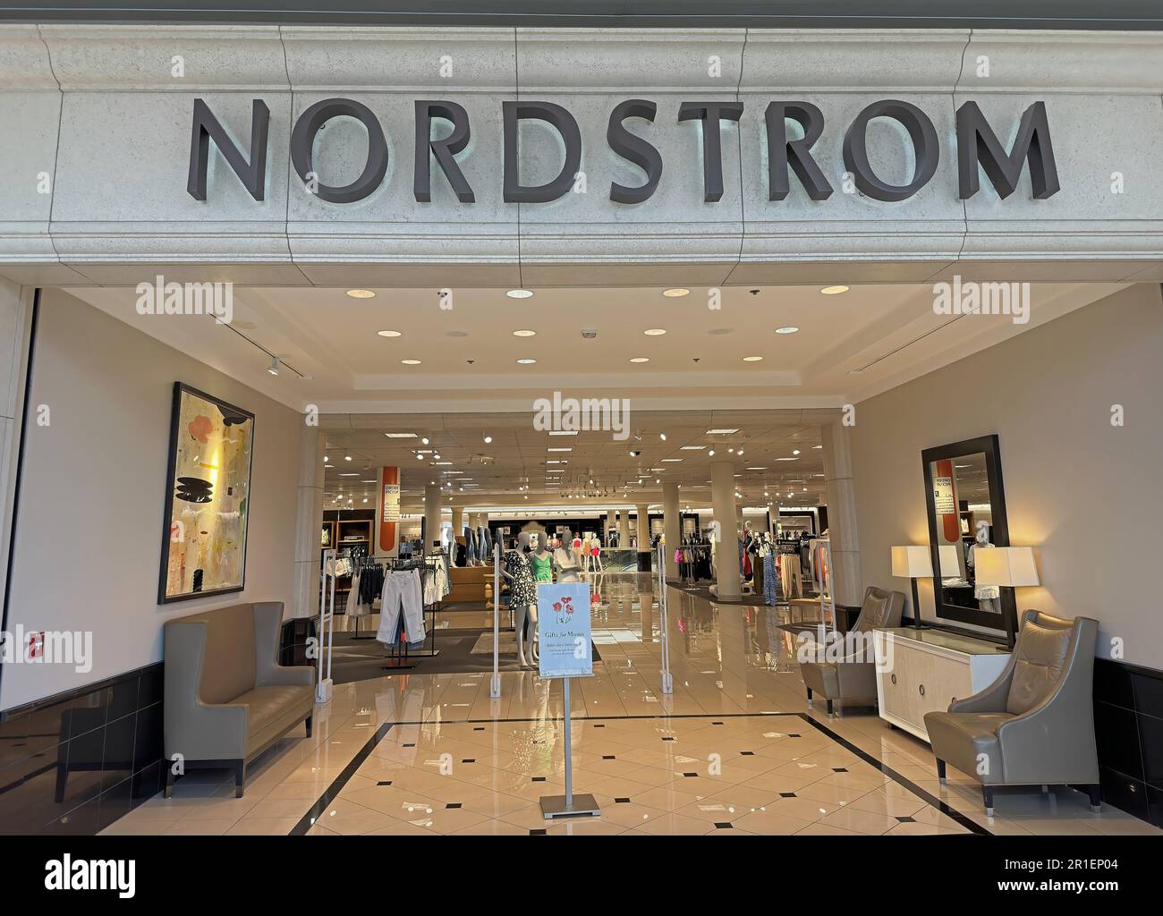 Nordstrom storefront hi-res stock photography and images - Alamy