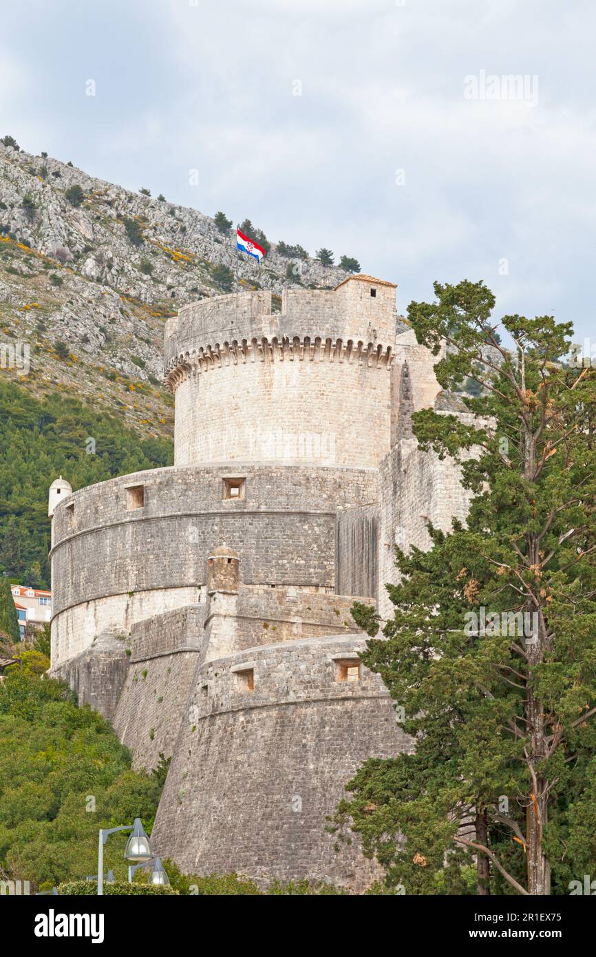 Minceta Fortress (Croatian: Tvrđava Minčeta) is one of the four ...