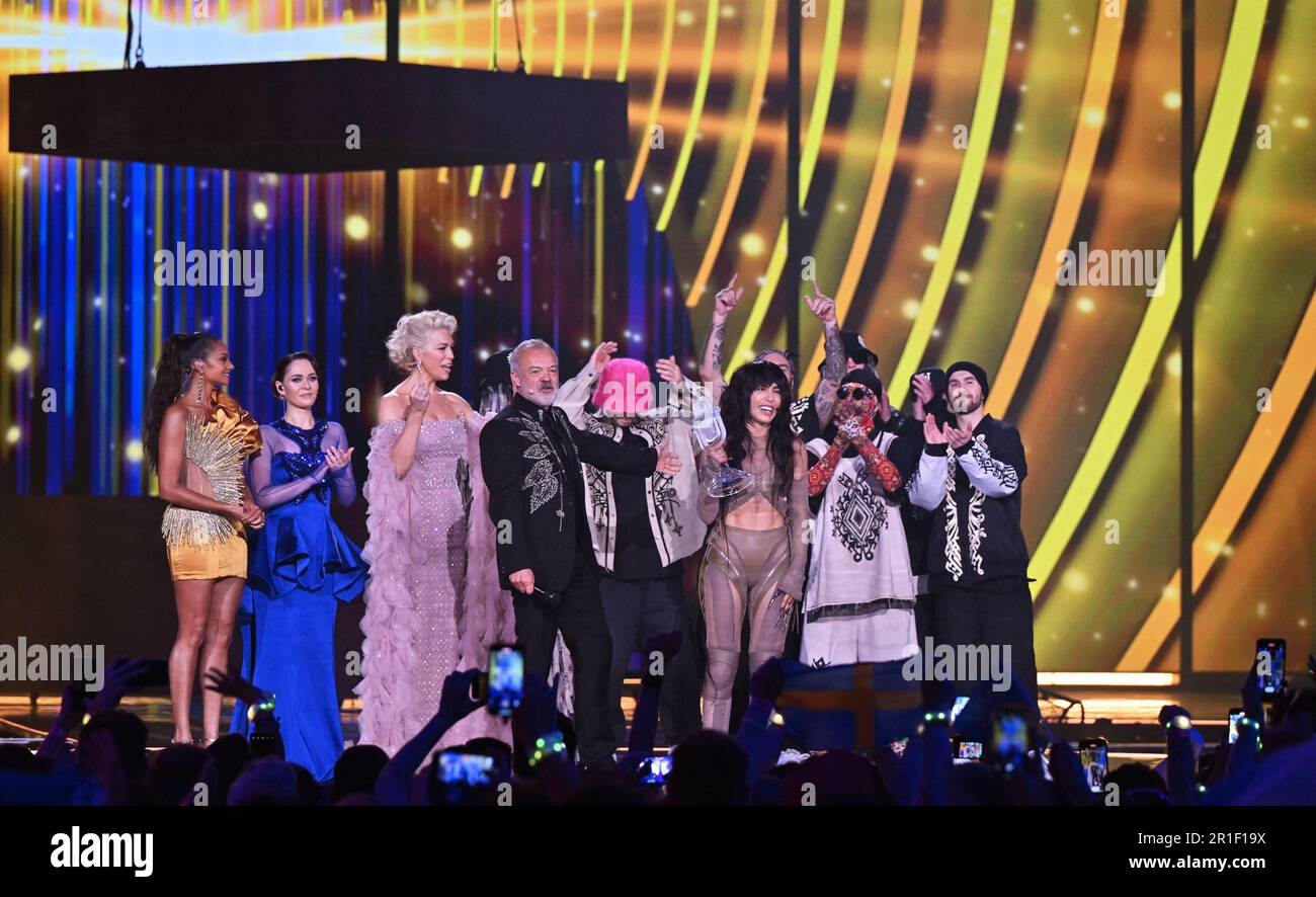 Liverpool, UK. 14th May, 2023. Loreen (center r) from Sweden cheers on ...