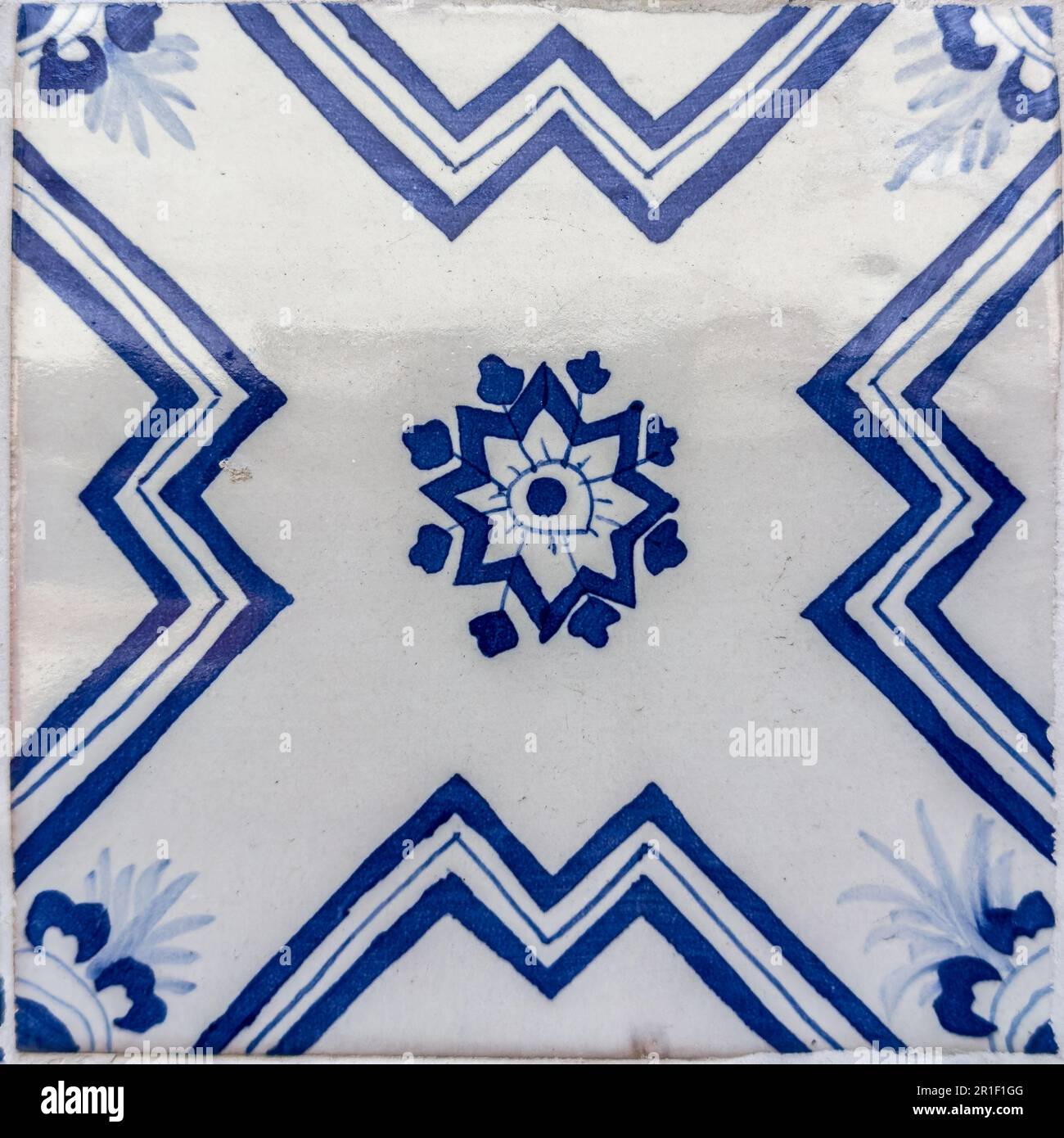 Beautiful ornamental tilework hi-res stock photography and images - Alamy