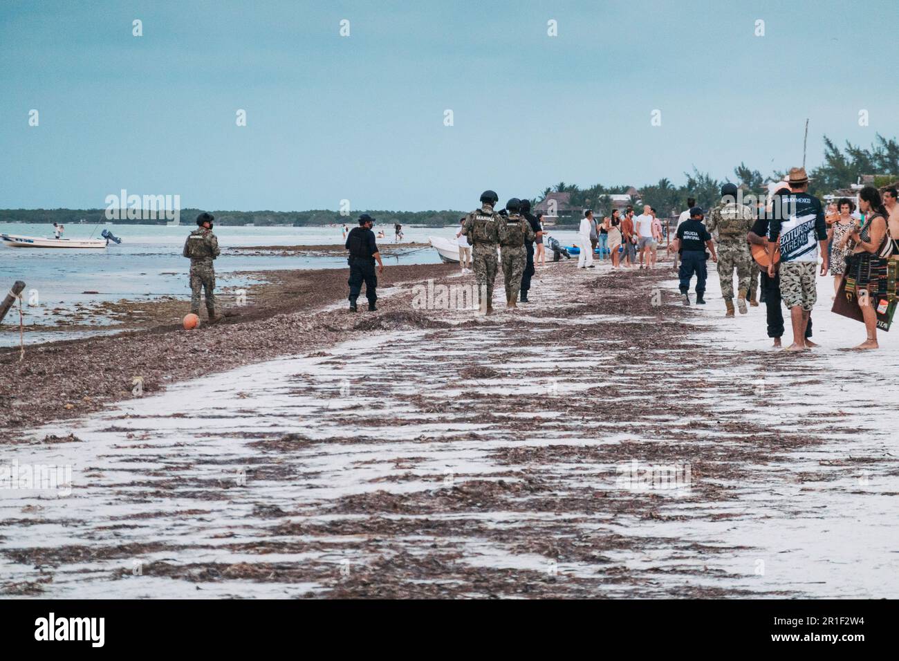 Army beach hi-res stock photography and images - Alamy