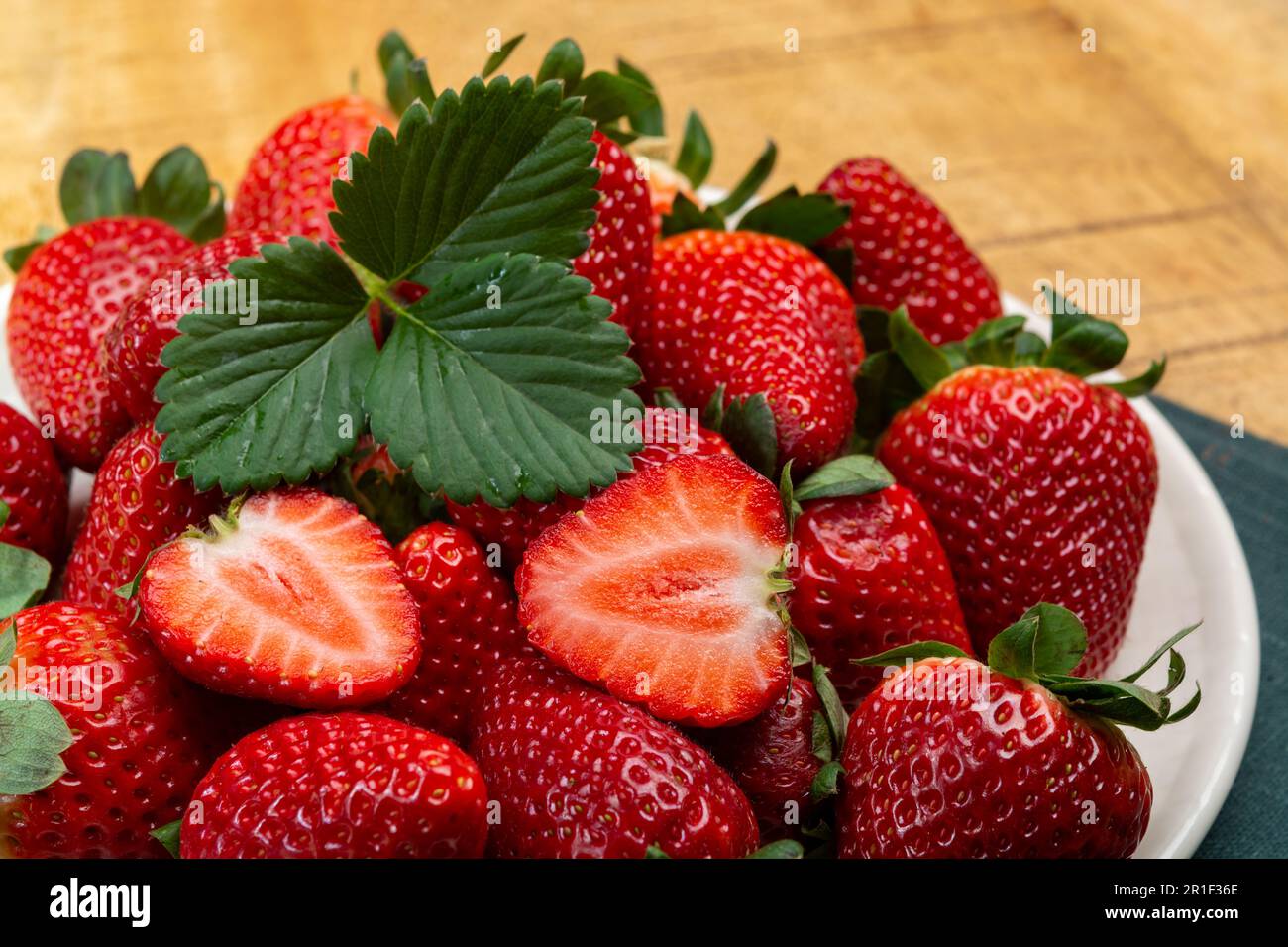 Greenhouse strawberry board hi-res stock photography and images - Alamy