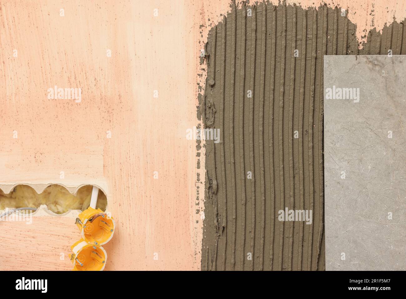 Tile and adhesive mix on wall, closeup Stock Photo - Alamy