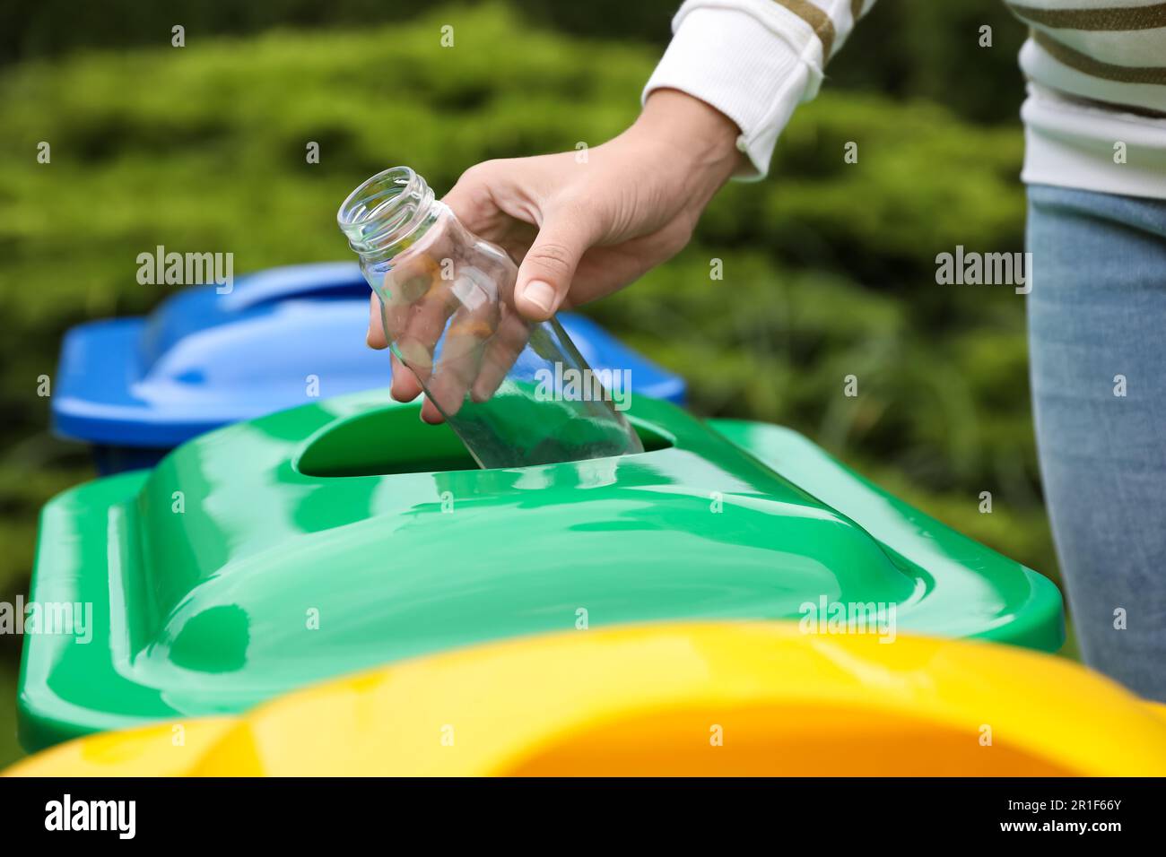 Row sorting container plastic bottle hi-res stock photography and ...