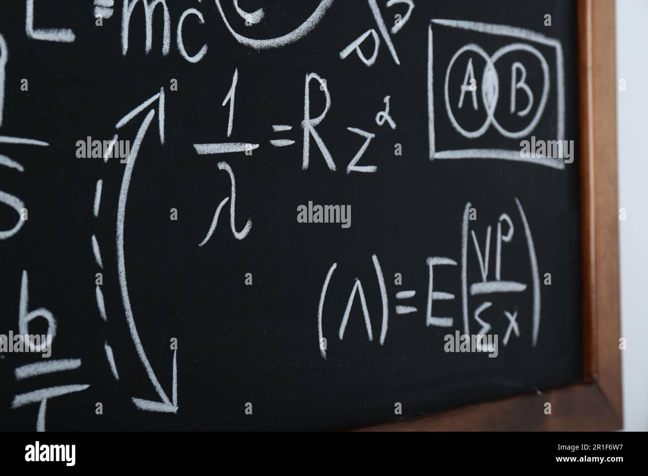 Blackboard with different physical formulas written with chalk on white ...