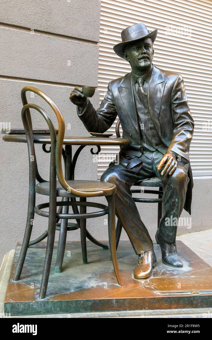Man drinking statue hi-res stock photography and images - Alamy