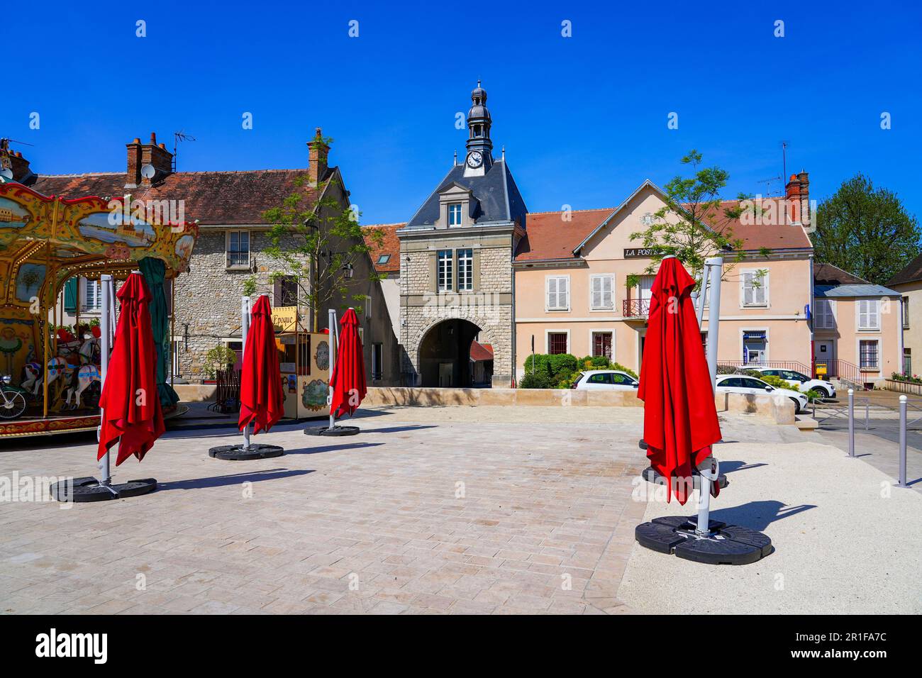 Entrance gate covered roof hi-res stock photography and images - Alamy