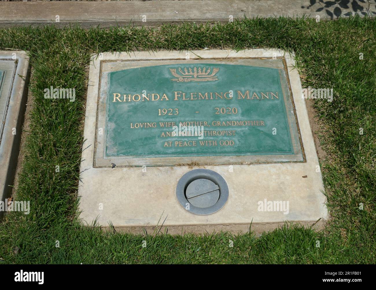 Los Angeles, California, USA 12th May 2023 Actress Rhonda Fleming Grave ...