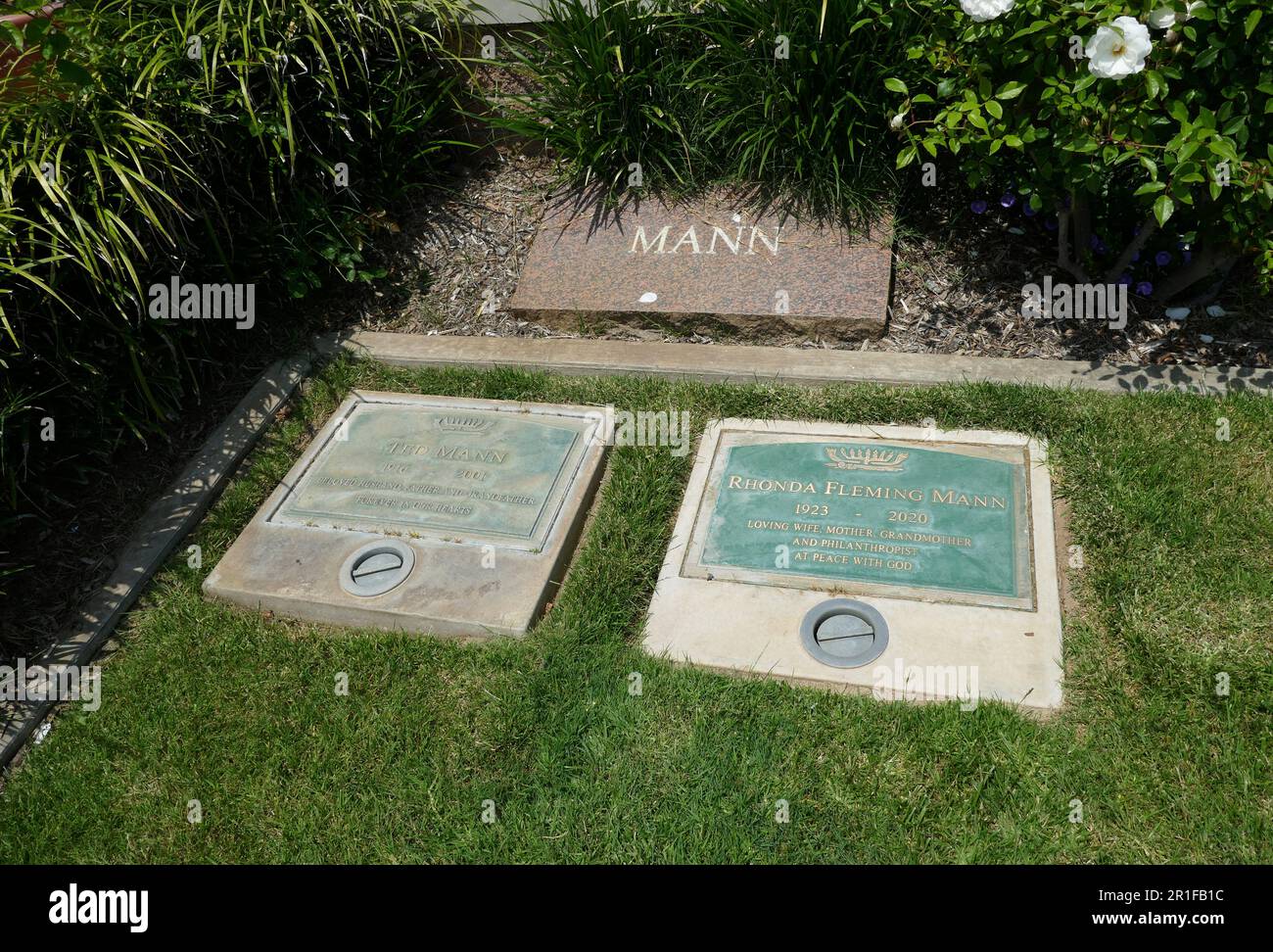 Los Angeles, California, USA 12th May 2023 Actress Rhonda Fleming Grave ...