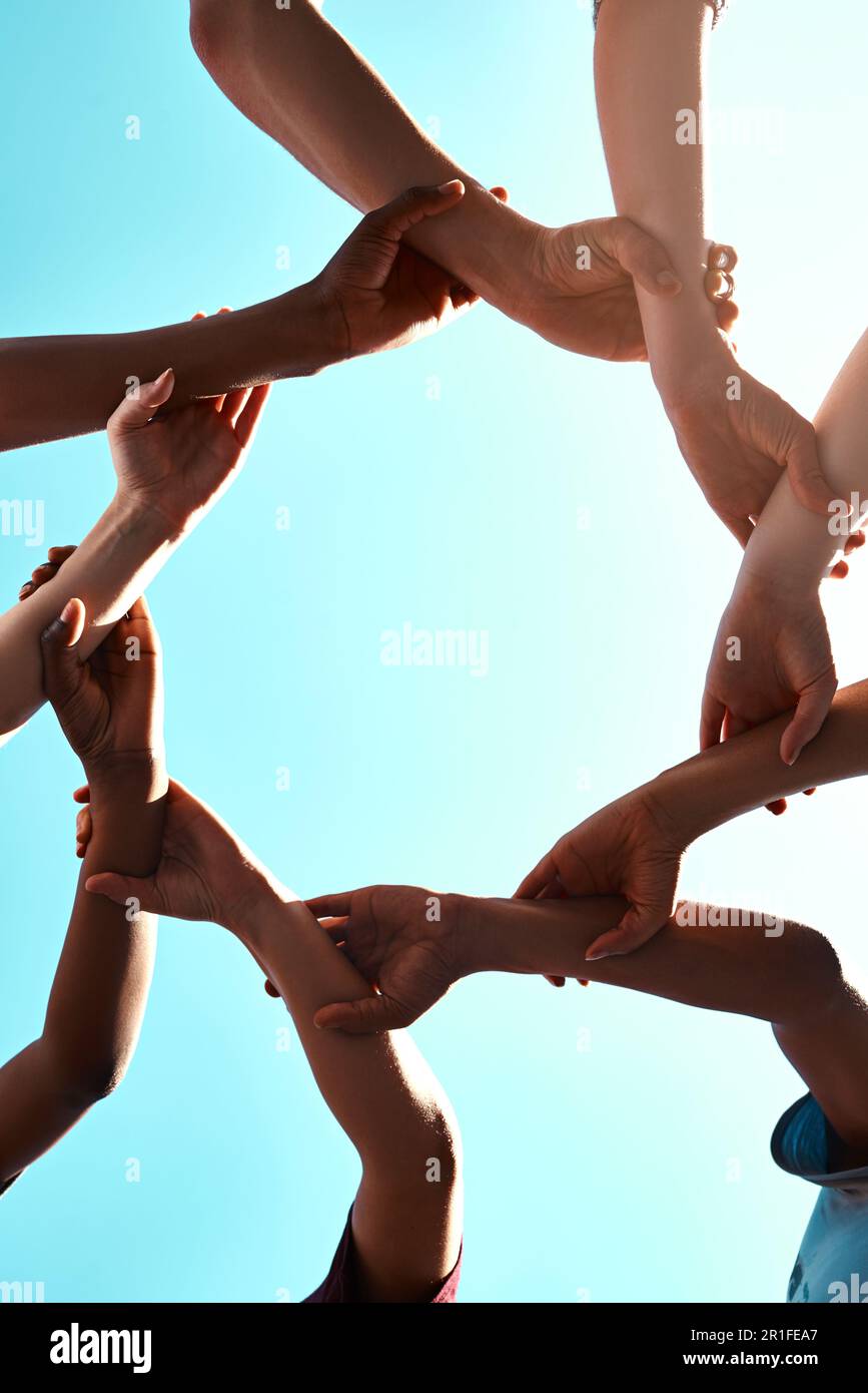 Chain link circle hi-res stock photography and images - Alamy