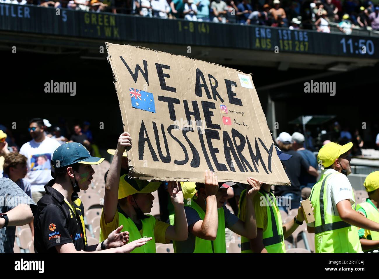 Australian cricket supporters hi-res stock photography and images - Alamy