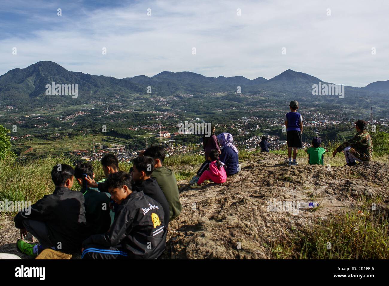 Tanjungsari, West Java, Indonesia. 14th May, 2023. People enjoy the view of Mount Manglayang at ...