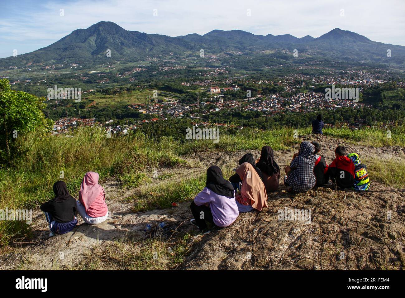 Tanjungsari, West Java, Indonesia. 14th May, 2023. People enjoy the view of Mount Manglayang at ...