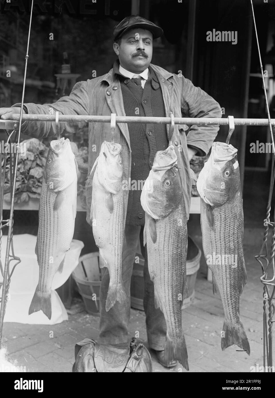 Fish market in early Black and White Stock Photos & Images - Alamy