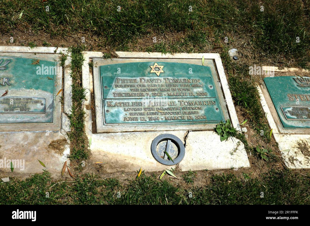 Los Angeles, California, USA 12th May 2023 Actor Peter Tomarken Grave ...