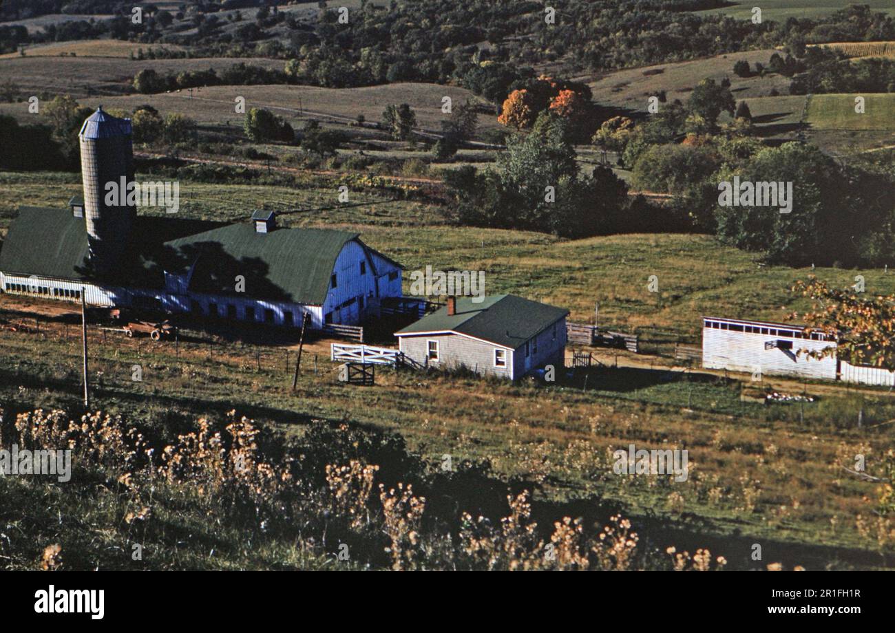 Farm 1950s hi-res stock photography and images - Alamy