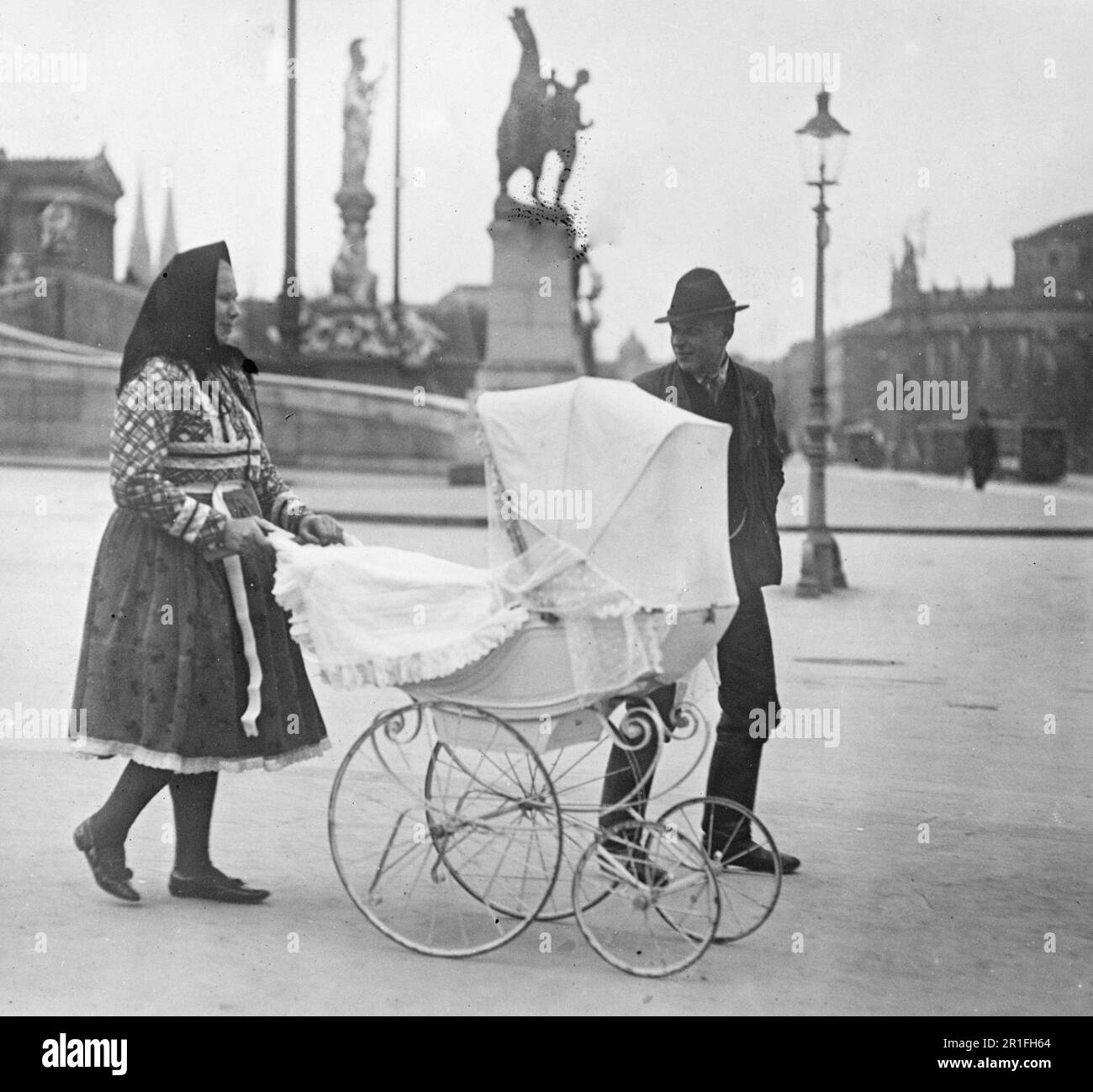 1910s bohemian woman hi-res stock photography and images - Alamy