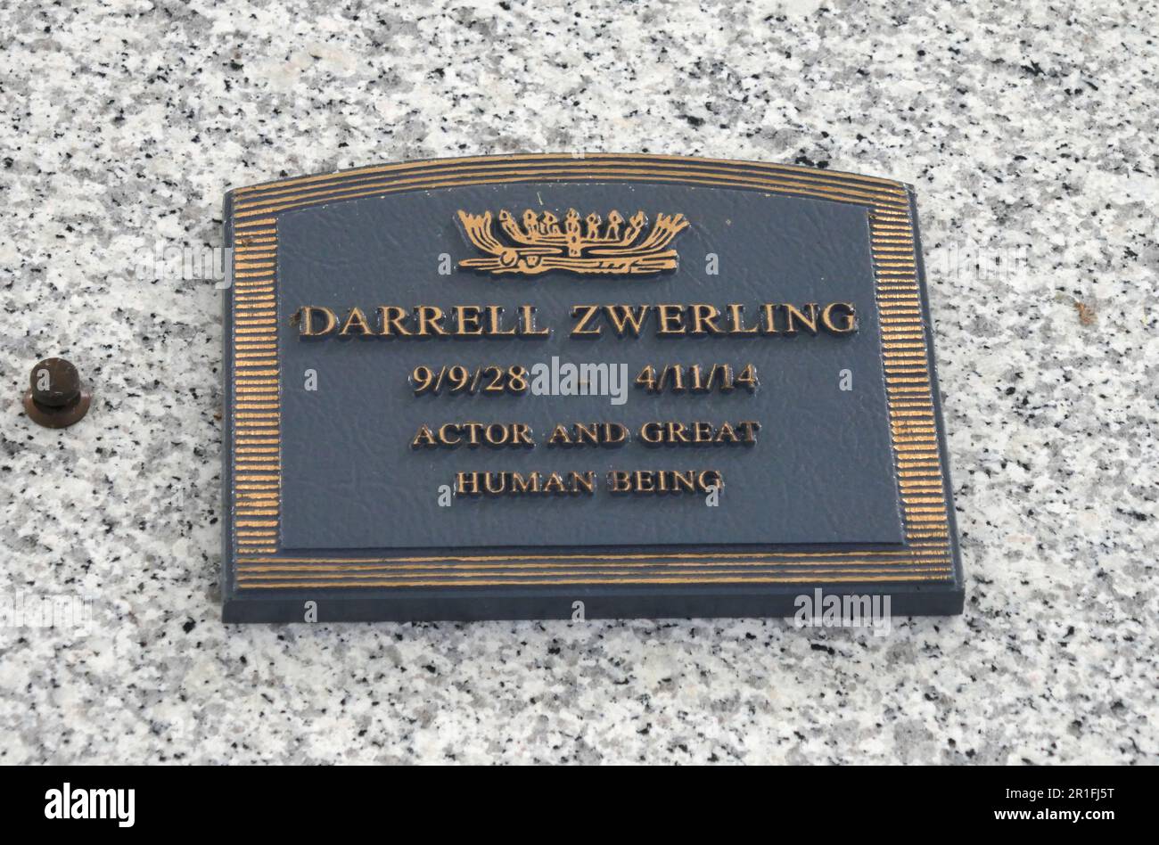 Los Angeles, California, USA 12th May 2023 Actor Darrell Zwerling Grave ...