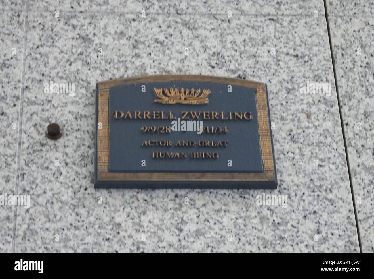 Los Angeles, California, USA 12th May 2023 Actor Darrell Zwerling Grave ...