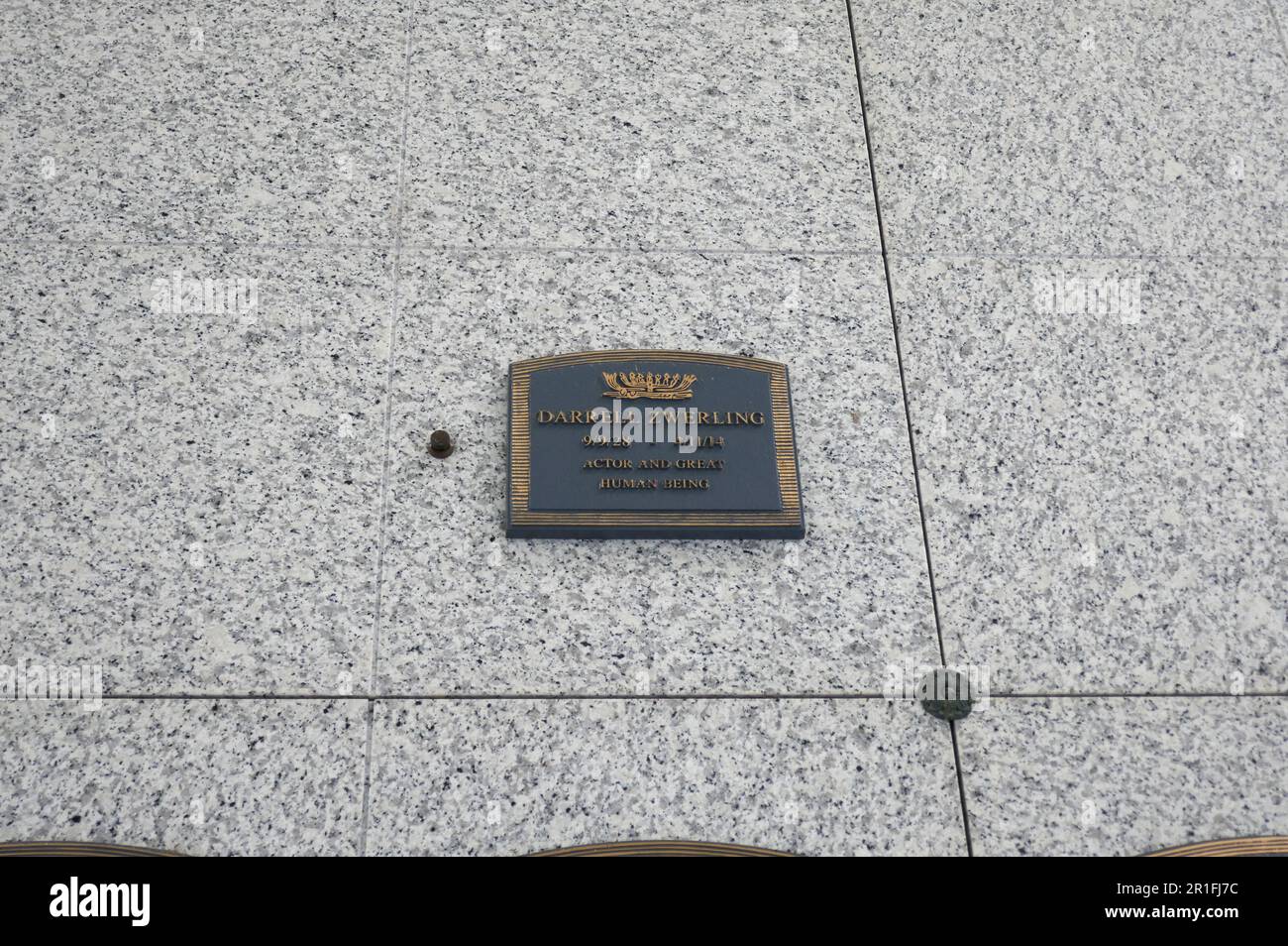 Los Angeles, California, USA 12th May 2023 Actor Darrell Zwerling Grave ...