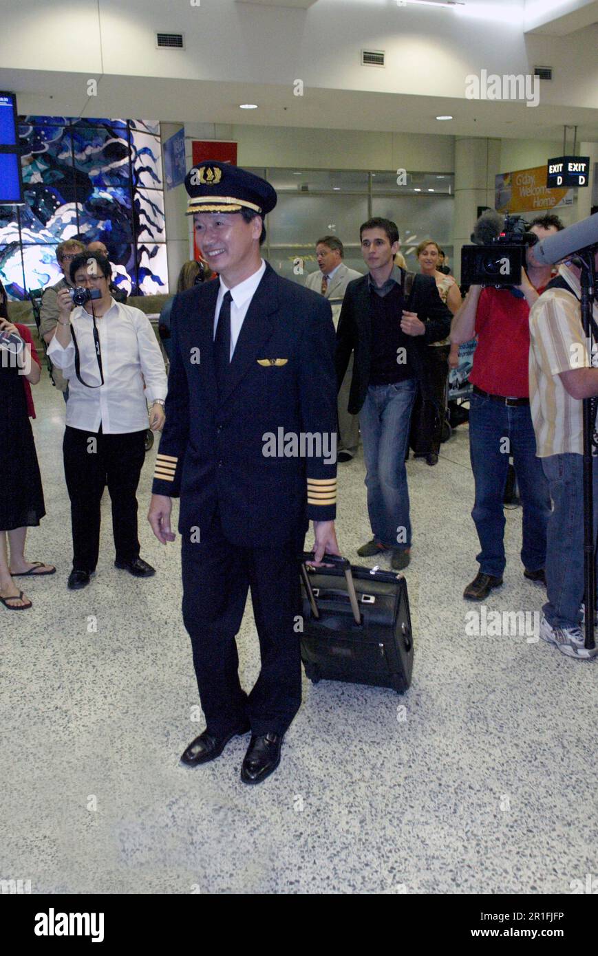 Captain Robert Ting, pilot of the first commercial Singapore Airlines ...