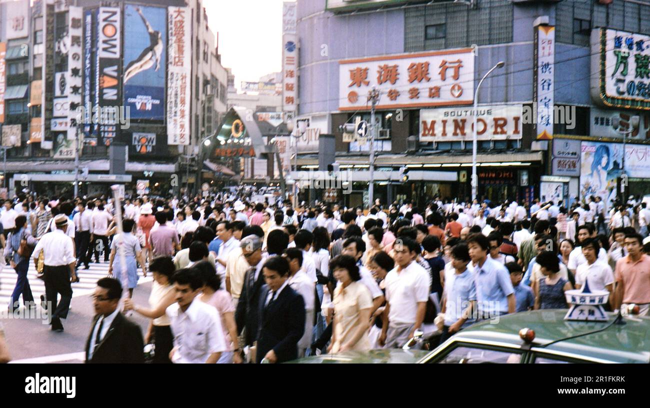 Crowds during rush hour in Tokyo Japan ca. 1973 Stock Photo - Alamy