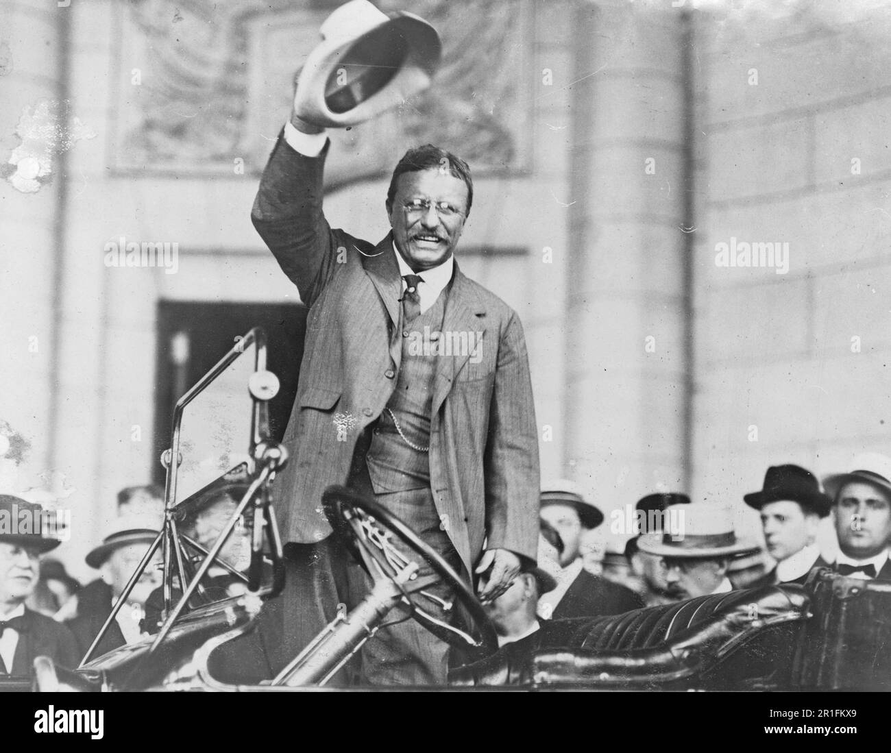 Archival Photo: Theodore Roosevelt, three-quarter length portrait ...