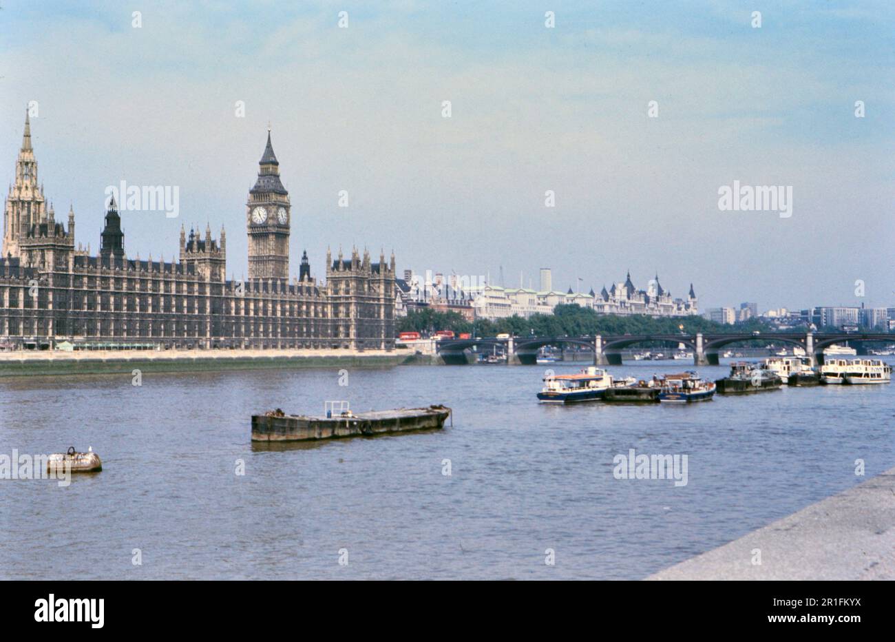 Barges and boats in the Thames River in front of Westminster Abbey ...