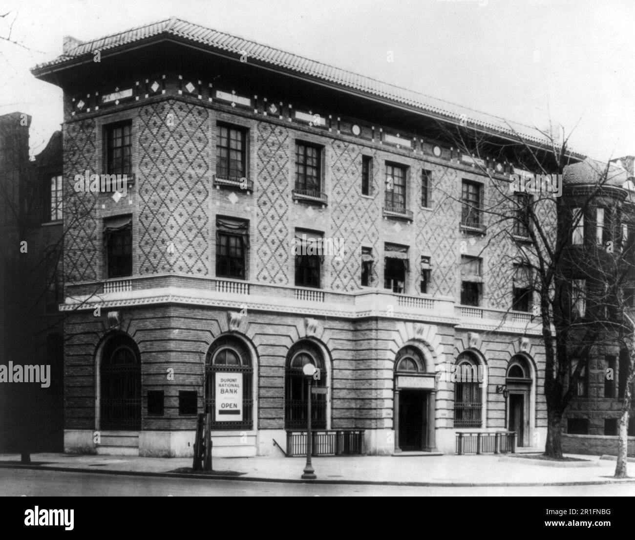 Dupont circle building Black and White Stock Photos & Images - Alamy