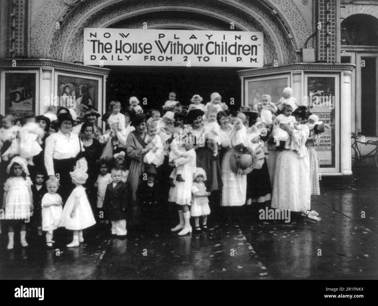 Vintage silent movie image Black and White Stock Photos & Images - Alamy